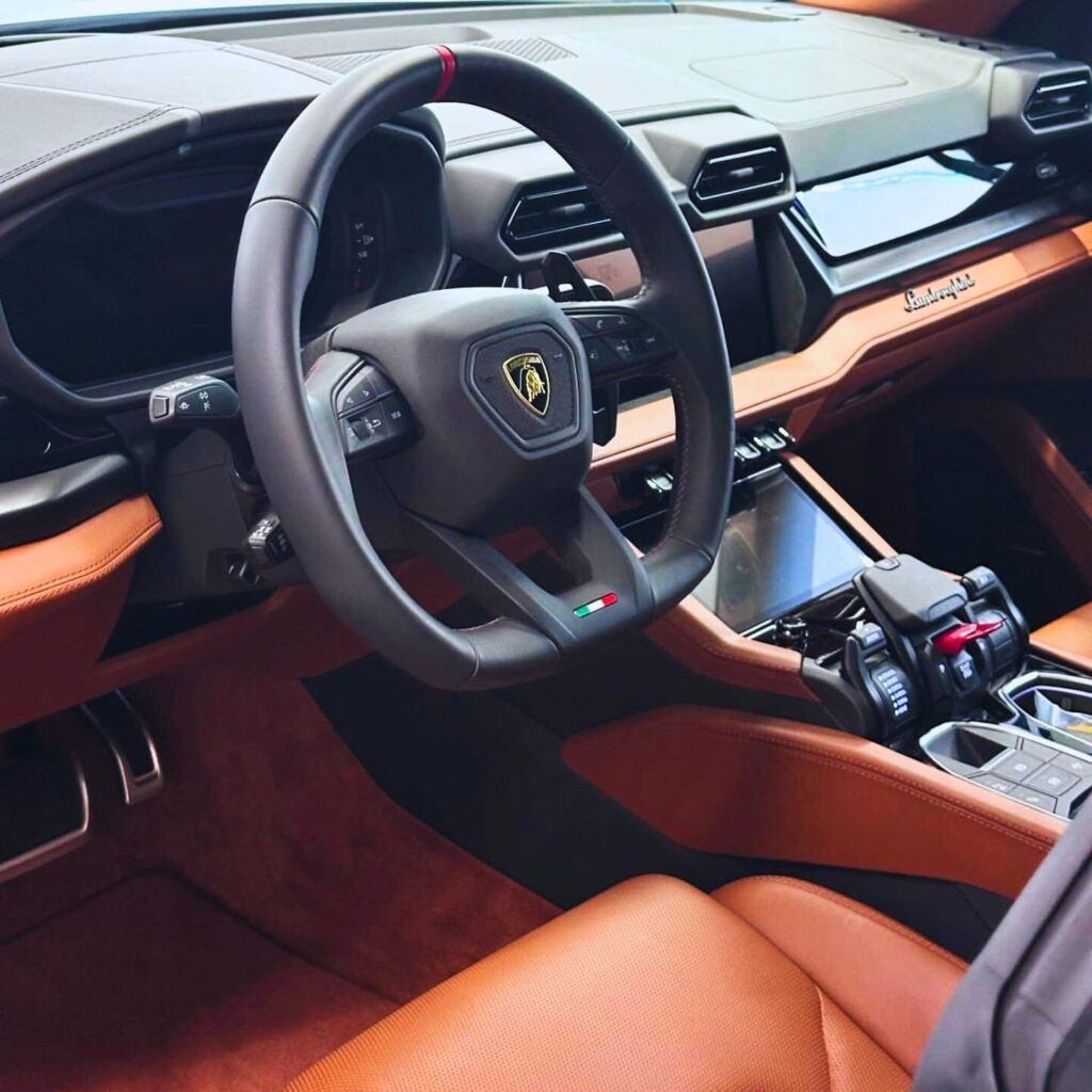 Lamborghini Urus 2025: The Ultimate Luxury Performance SUV